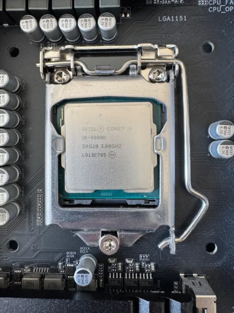 I9-9900K, Z390 Gigabyte, 32Gb Corsair I9-9900K, Z390 Gigabyte, 32Gb Corsair